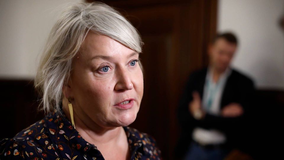 Regeringen vil udvide tildækningsforbuddet til uddannelsessteder