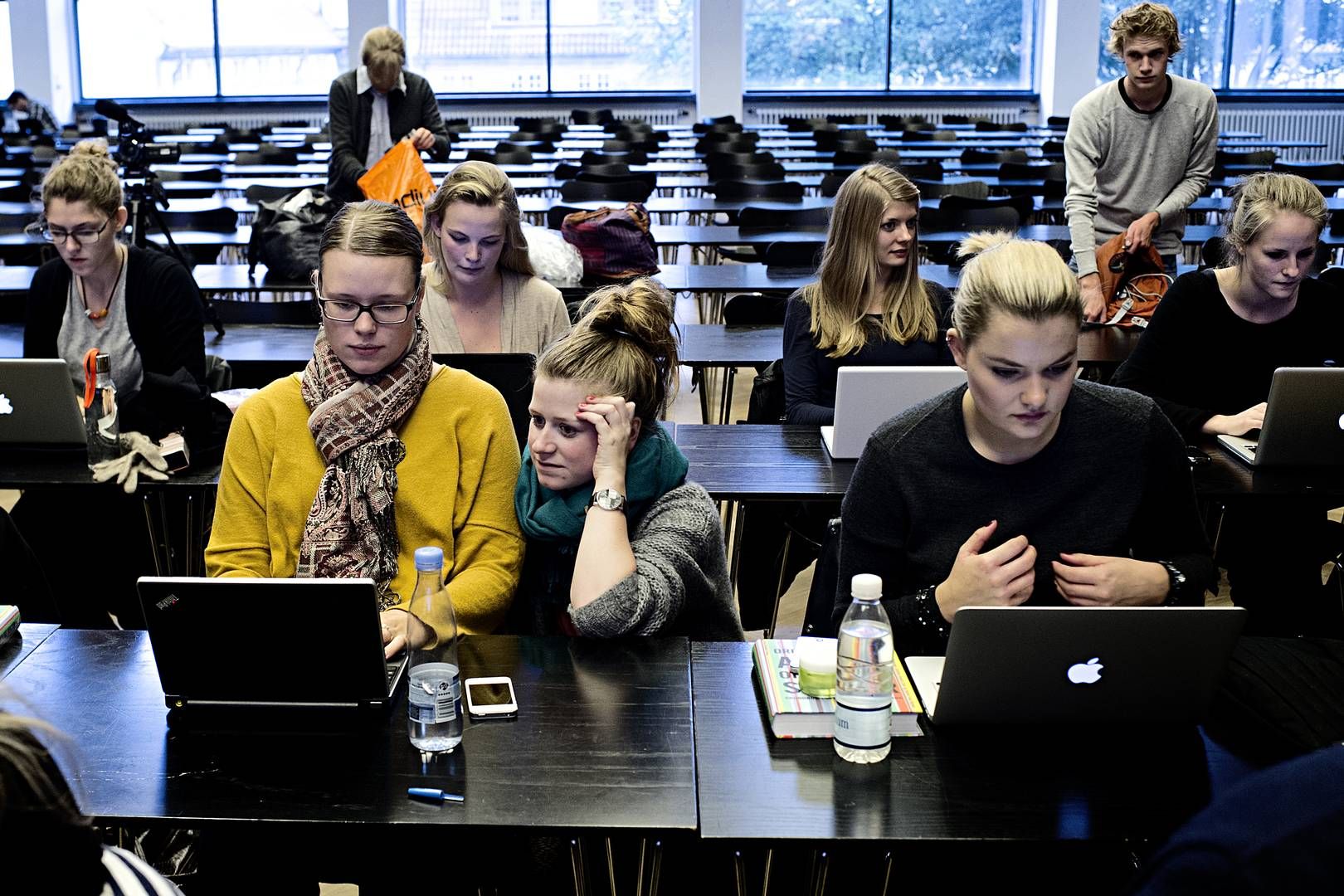 Unge strømmer til finans- og økonomiuddannelser: Kan skyldes »Løvens ...