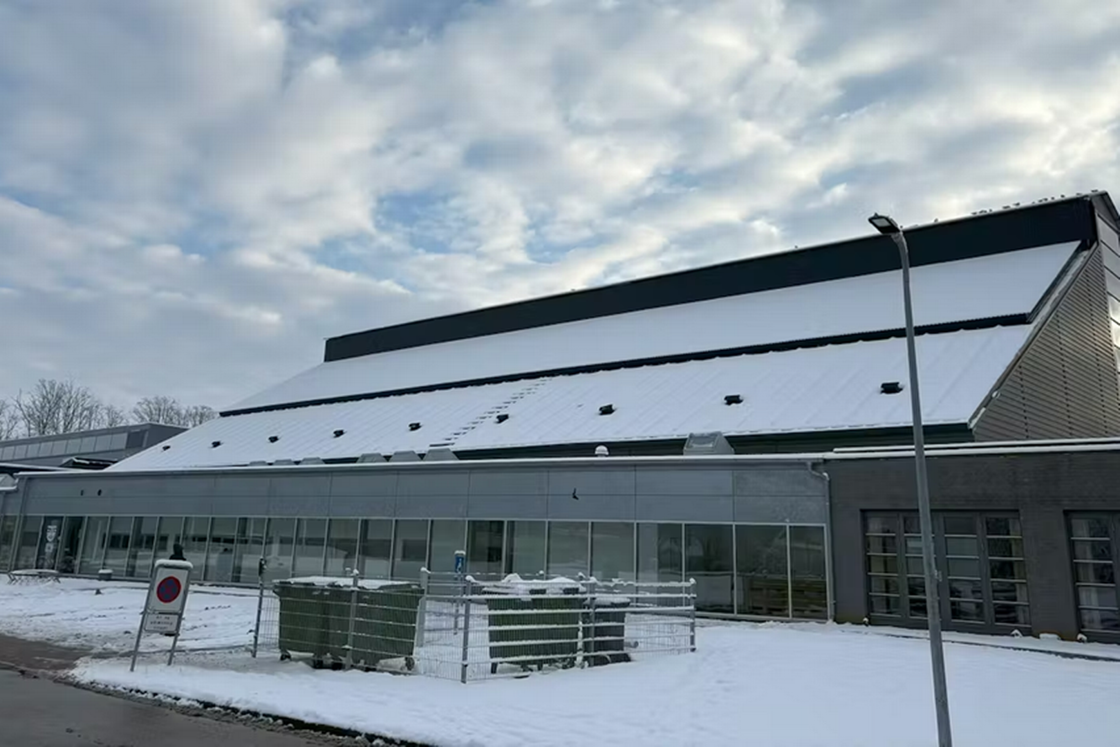 Efter snefald: Hal bliver lukket af frygt for sammenstyrtet tag